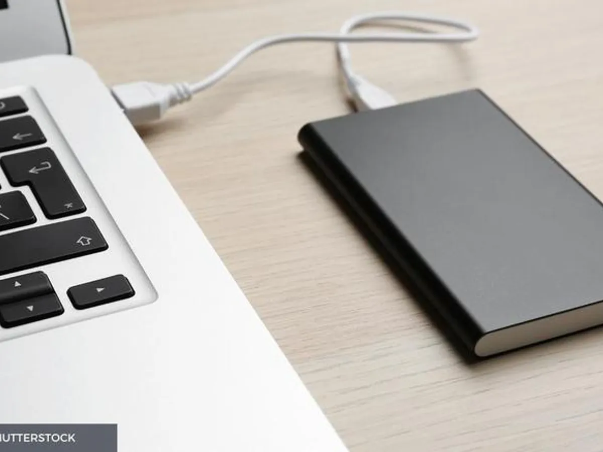 How to Charge Your Laptop Anywhere With a Portable Charger - The Tech ...