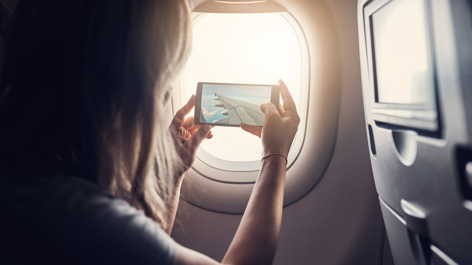 Tips for Flying With a Camera on Airplanes - The Tech Edvocate