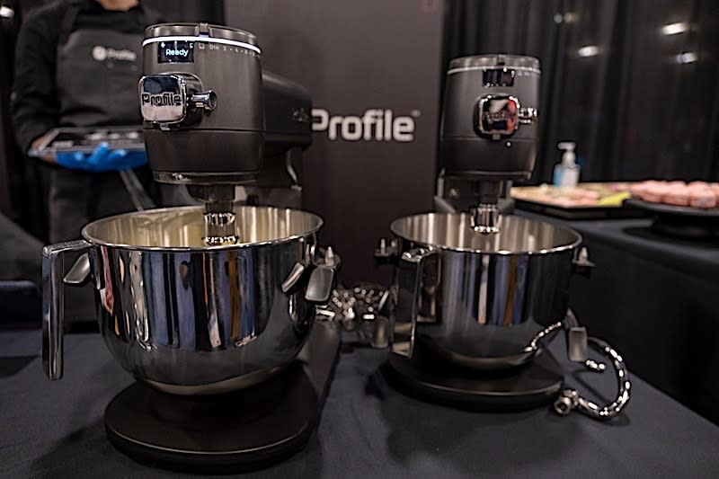 Introducing GE's New Smart Stand Mixer with a Built-In Scale - The Tech ...
