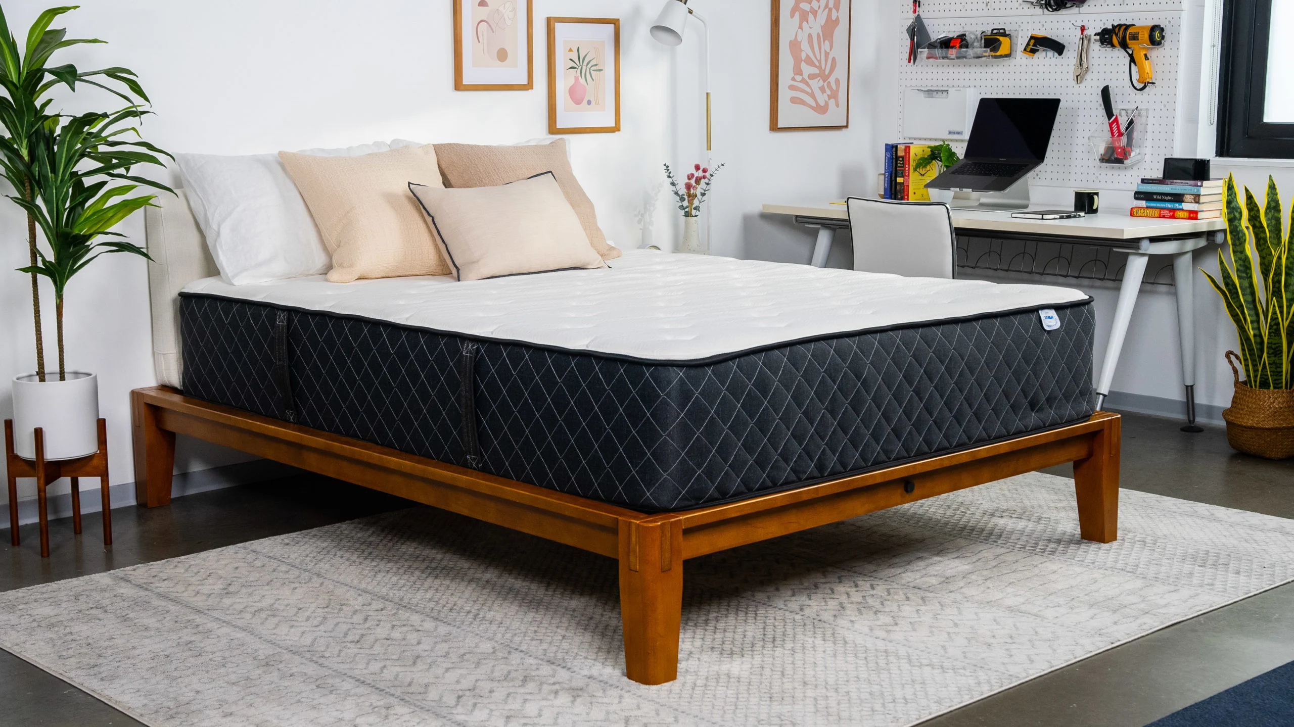 Saatva Mattress Review: A Comprehensive Look at the Luxury Sleep ...